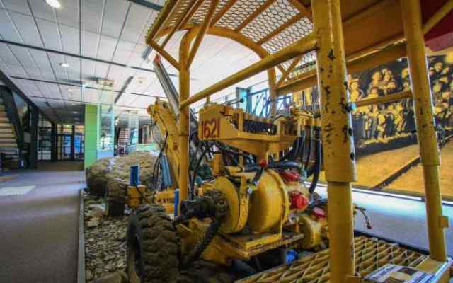 Explore more of Queensland: the overlander's way